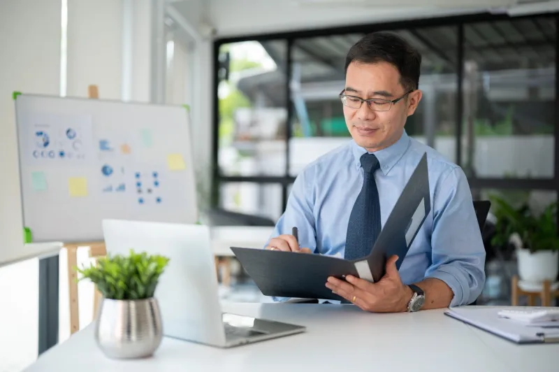 Linear finance careers fade as 42% back flexible paths