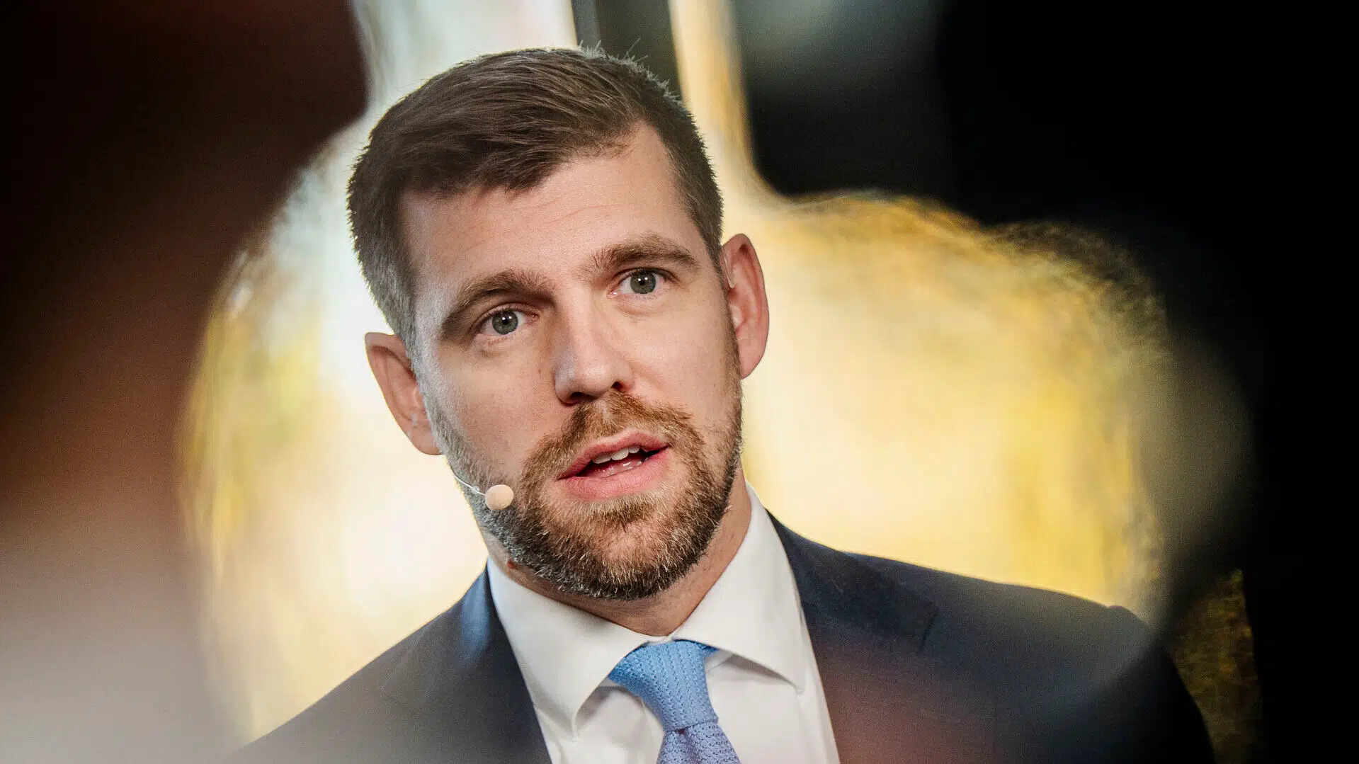 Minister chokeret: Holdt tale til minde om Holocaust – så væltede det ...