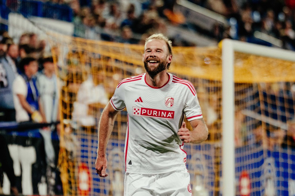 LA Galaxy acquire new star forward for upcoming season