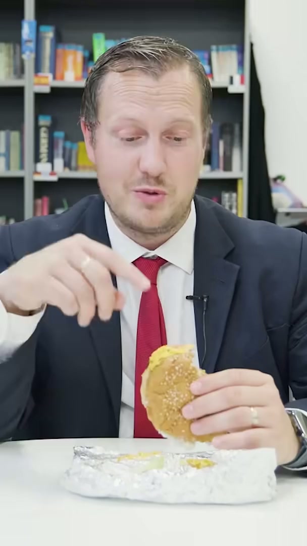 Brits try Five Guys Burgers for the first time!