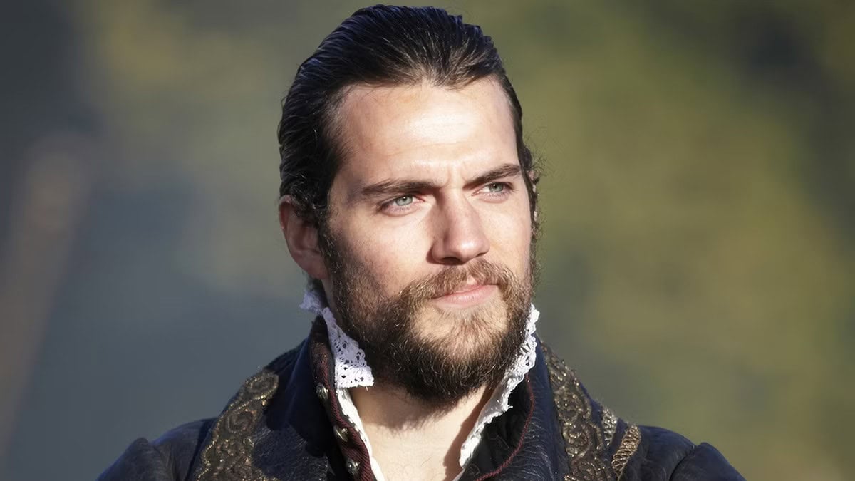 Henry Cavill julkaisi ensimmäiset kuvat Highlander-rebootista
