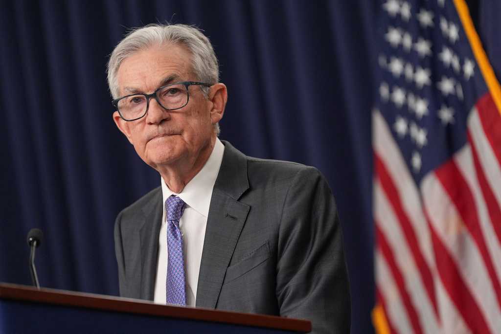 Federal Reserve keeps interest rates unchanged even as Trump continues ...