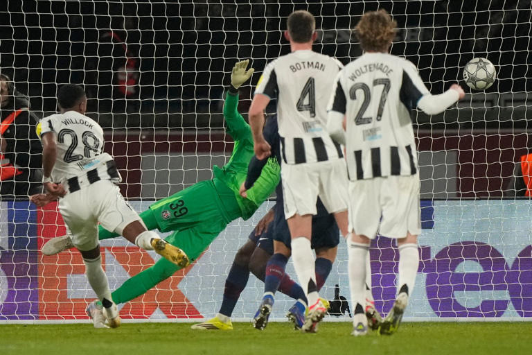 PSG coach Luis Enrique drops goalkeeper Chevalier and picks Safonov ...