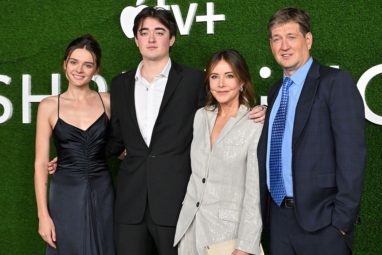 "Shrinking"'s Bill Lawrence and Christa Miller reveal how making 'each ...