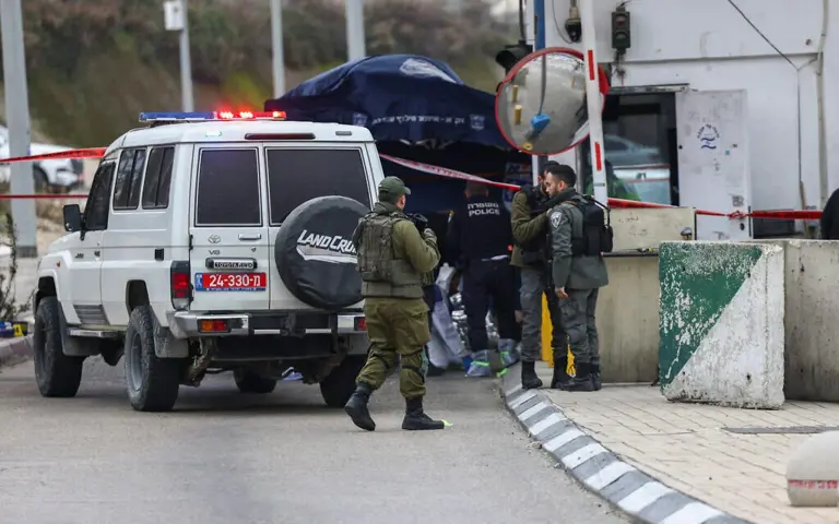 Palestinian man shot dead after attempting to stab soldiers at ...