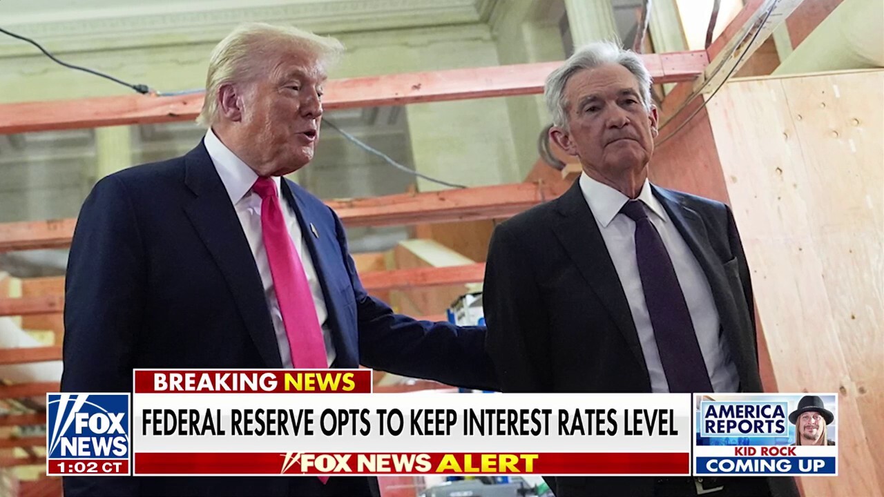 Federal Reserve opts to keep interest rates level