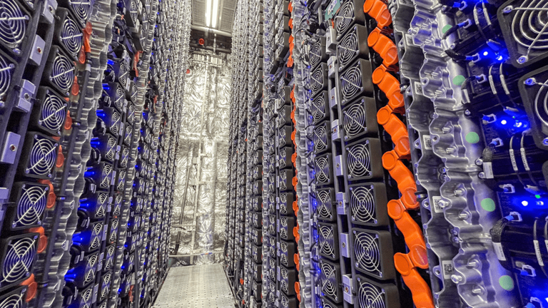 Thunderstruck? No, just a very quiet hum down under…