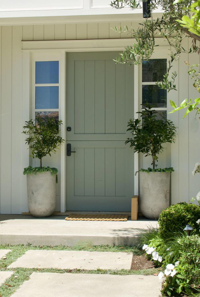 6 front door paint colors that will be everywhere in 2026, pros say