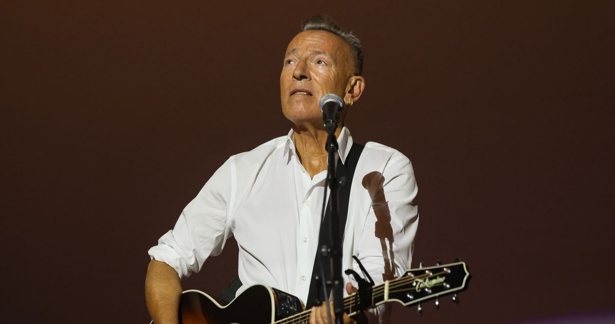 Bruce Springsteen writes tribute to the 'Streets of Minneapolis'