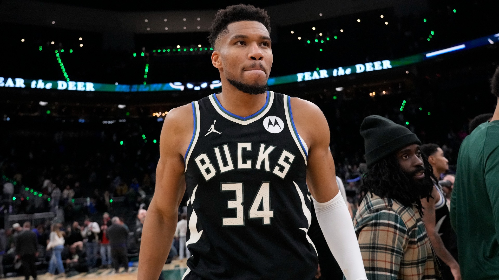Giannis rumors heat up, Belichick misses Hall of Fame