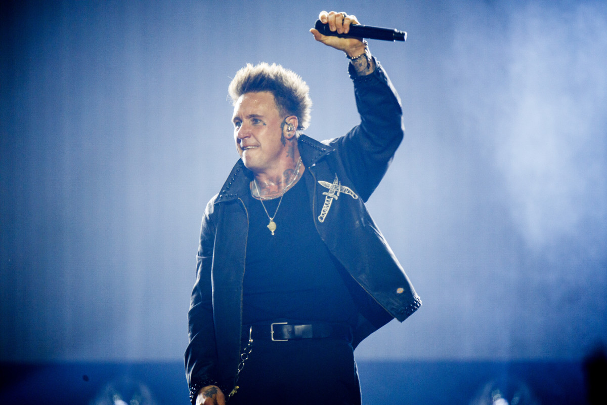 Legendary '90s rock band announces new single ahead of 12th album