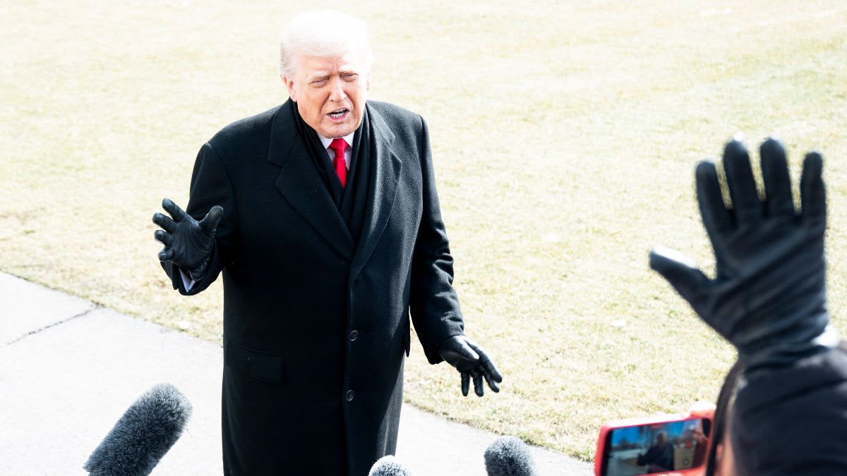 Trump threatens to hit Iran 'very hard where it hurts'