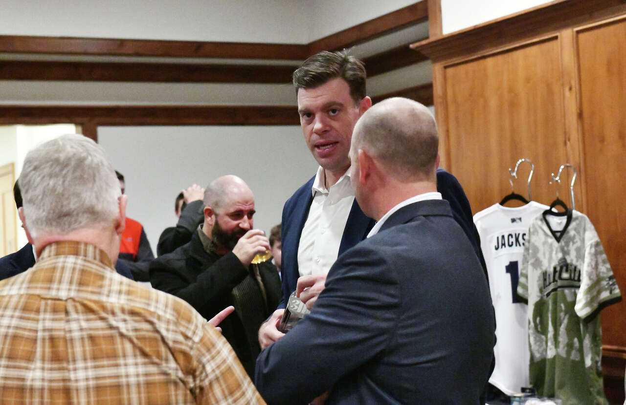 Eric Winston reunites with Midland community at West Texas Sports Banquet