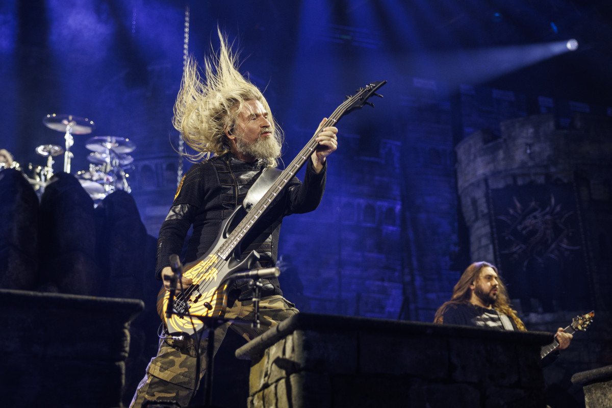 Beloved 2000s band officially postpones North American tour