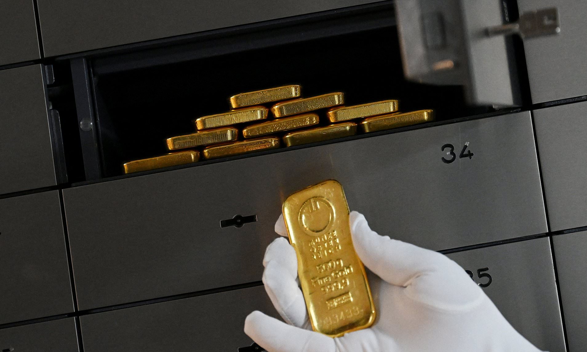 Gold tipped to hit $6,000 this year after fresh record high of more ...