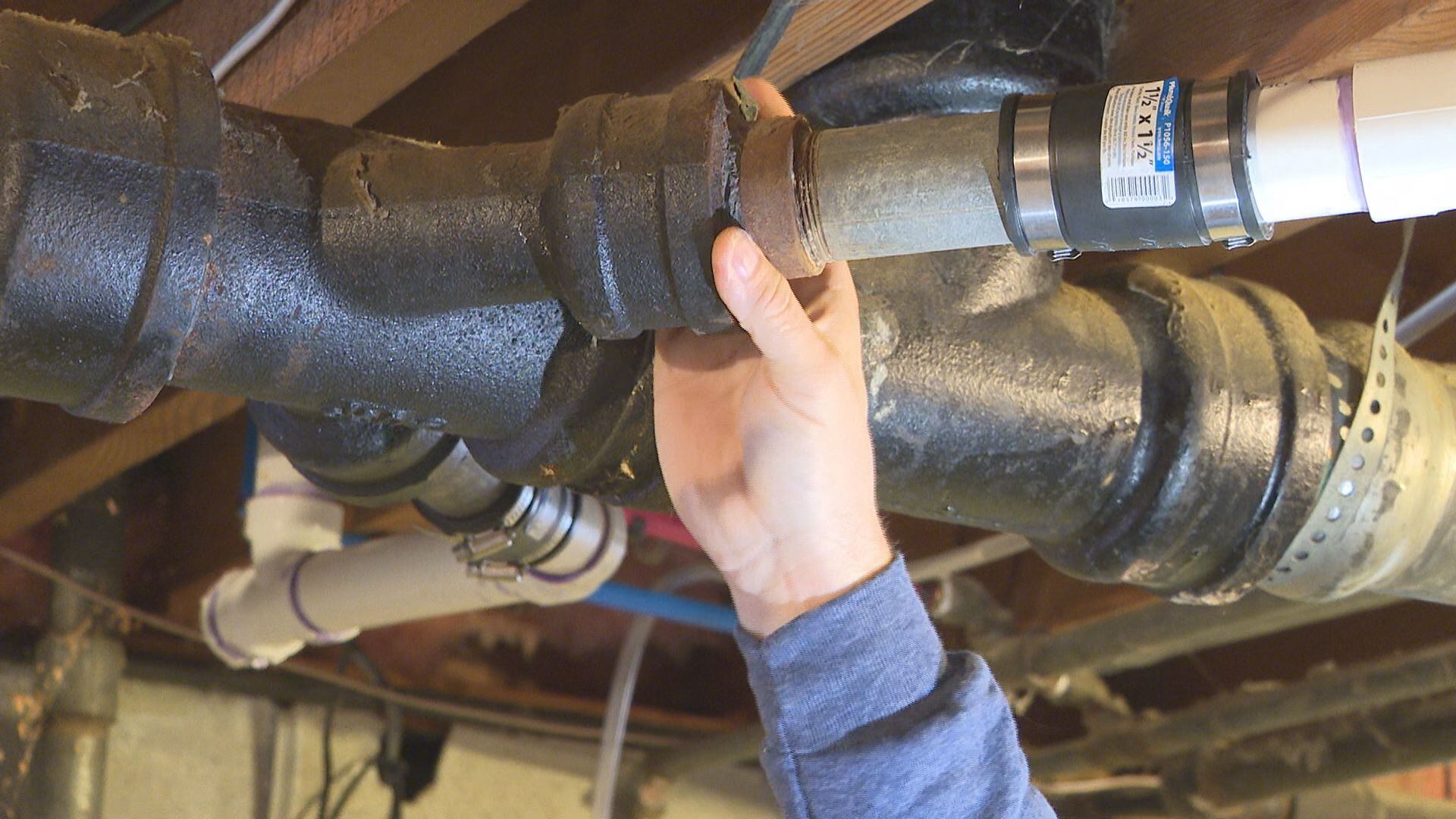 Cold weather keeps plumbing companies busy with frozen pipes, flooded ...