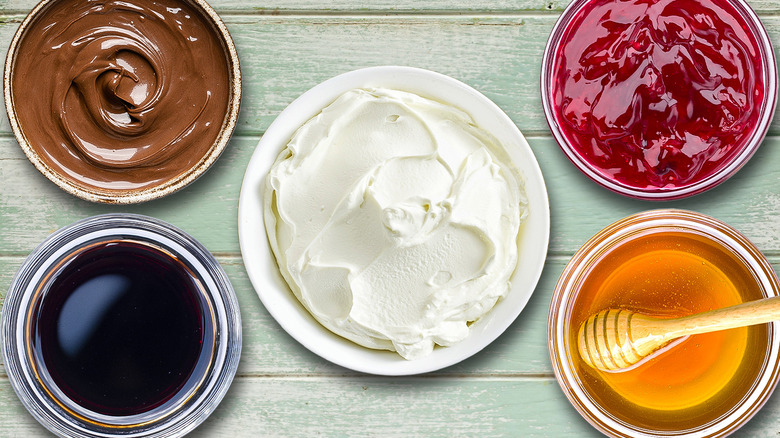 5 delicious ingredients for DIY flavored cream cheese