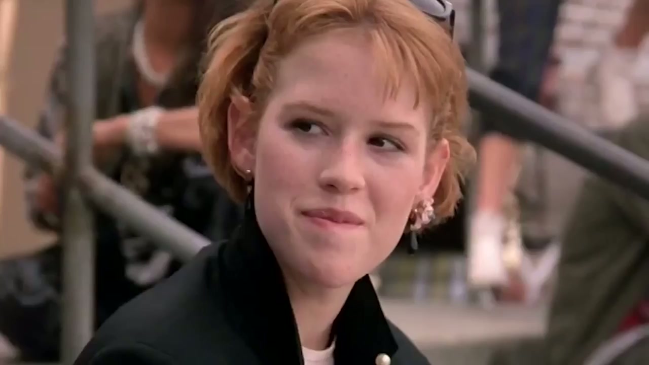 Molly Ringwald's transformation is seriously stunning