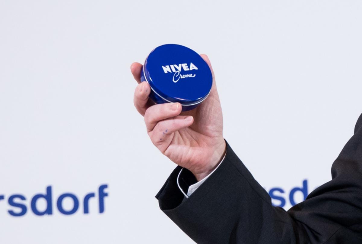 O uso mais improvável da lata azul da Nivea que poucos conhecem