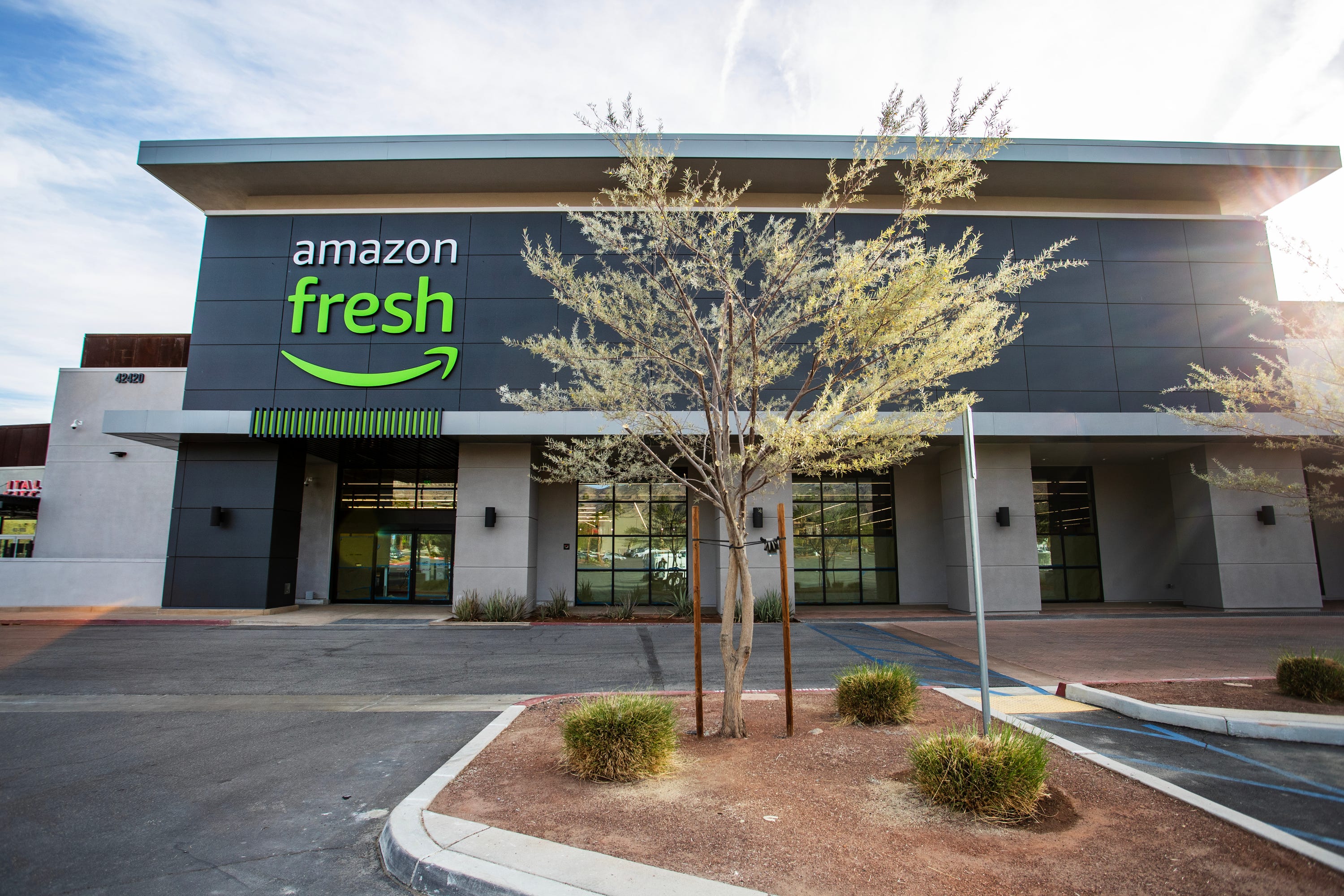Amazon to close 23 California Fresh, Go stores in major pullback