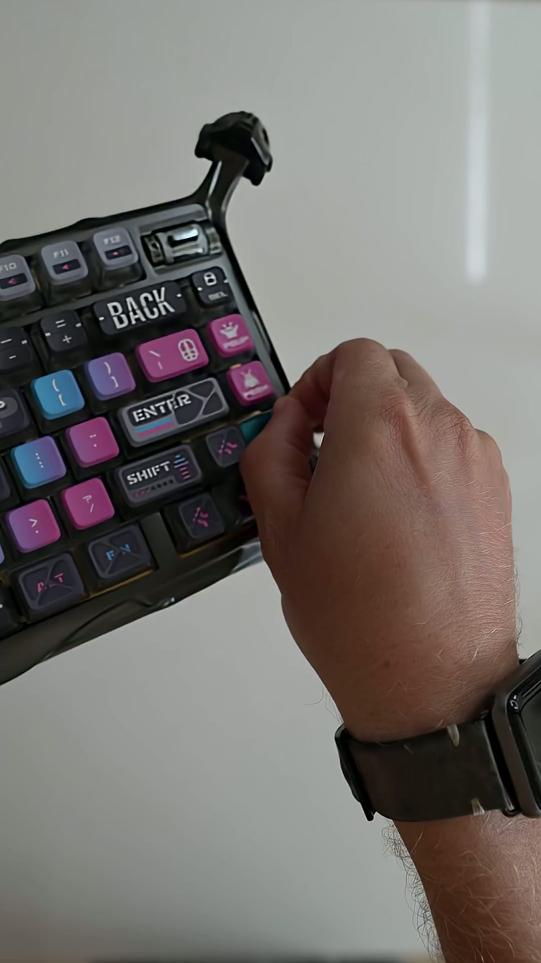 Unboxing the GravaStar Mercury K1 Pro gaming keyboard!