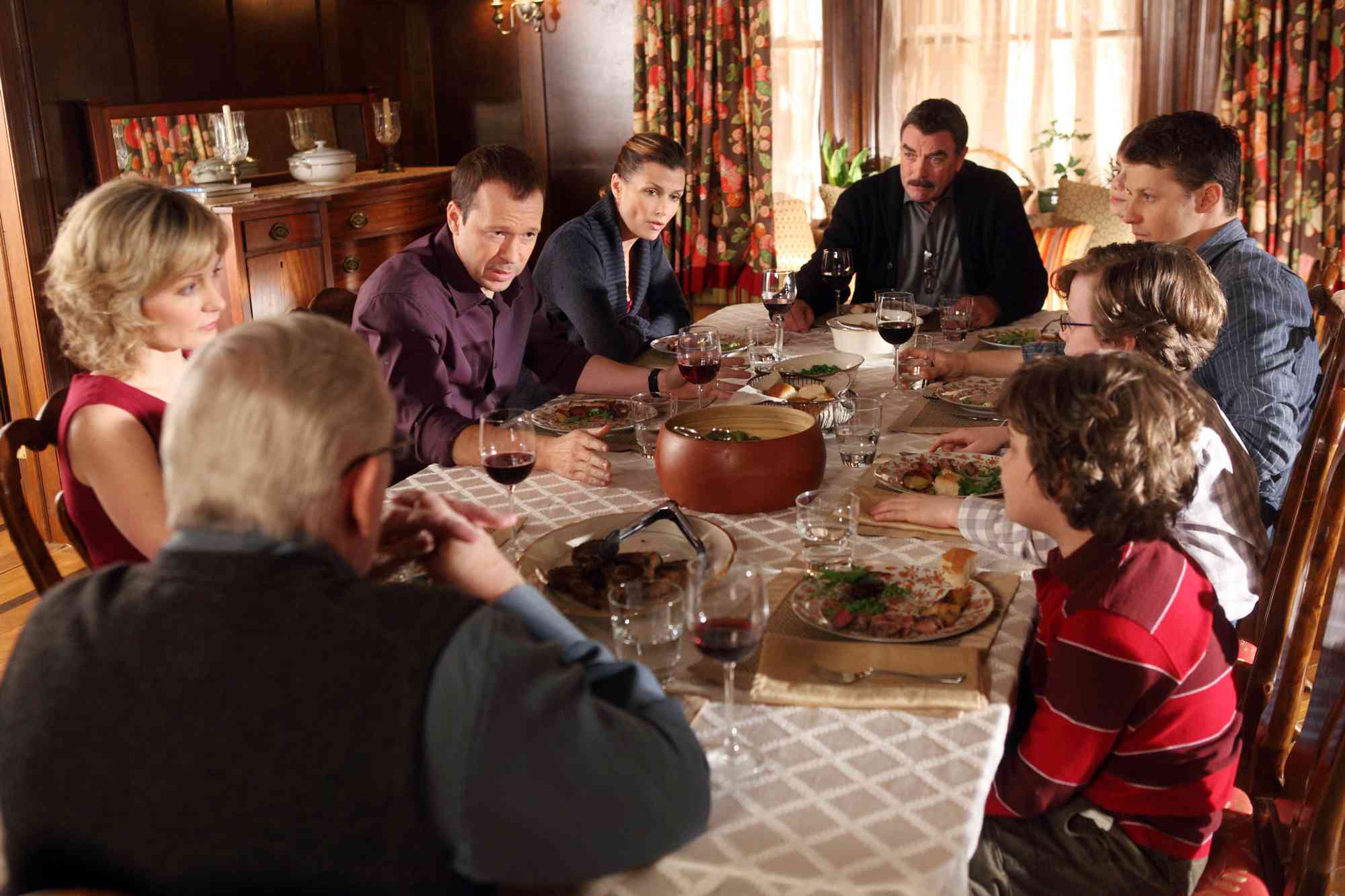 Donnie Wahlberg reveals third "Blue Bloods" alum will guest-star in ...