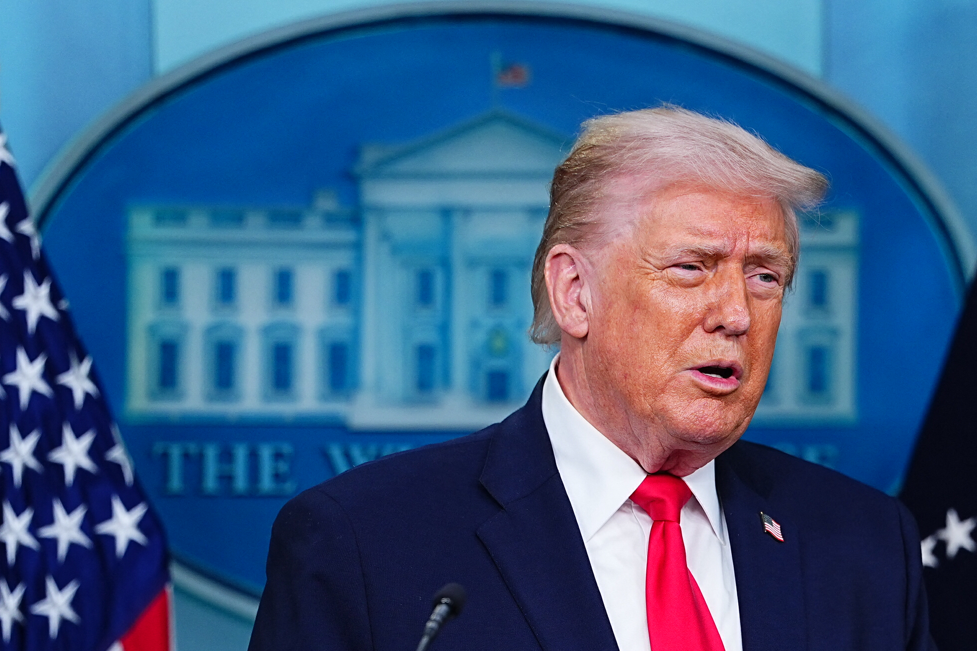 Trump warns of Supreme Court 'mess'