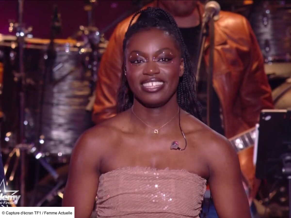 « Ils sont tous trop potes, ils ont un groupe ensemble » : Sarah se ...