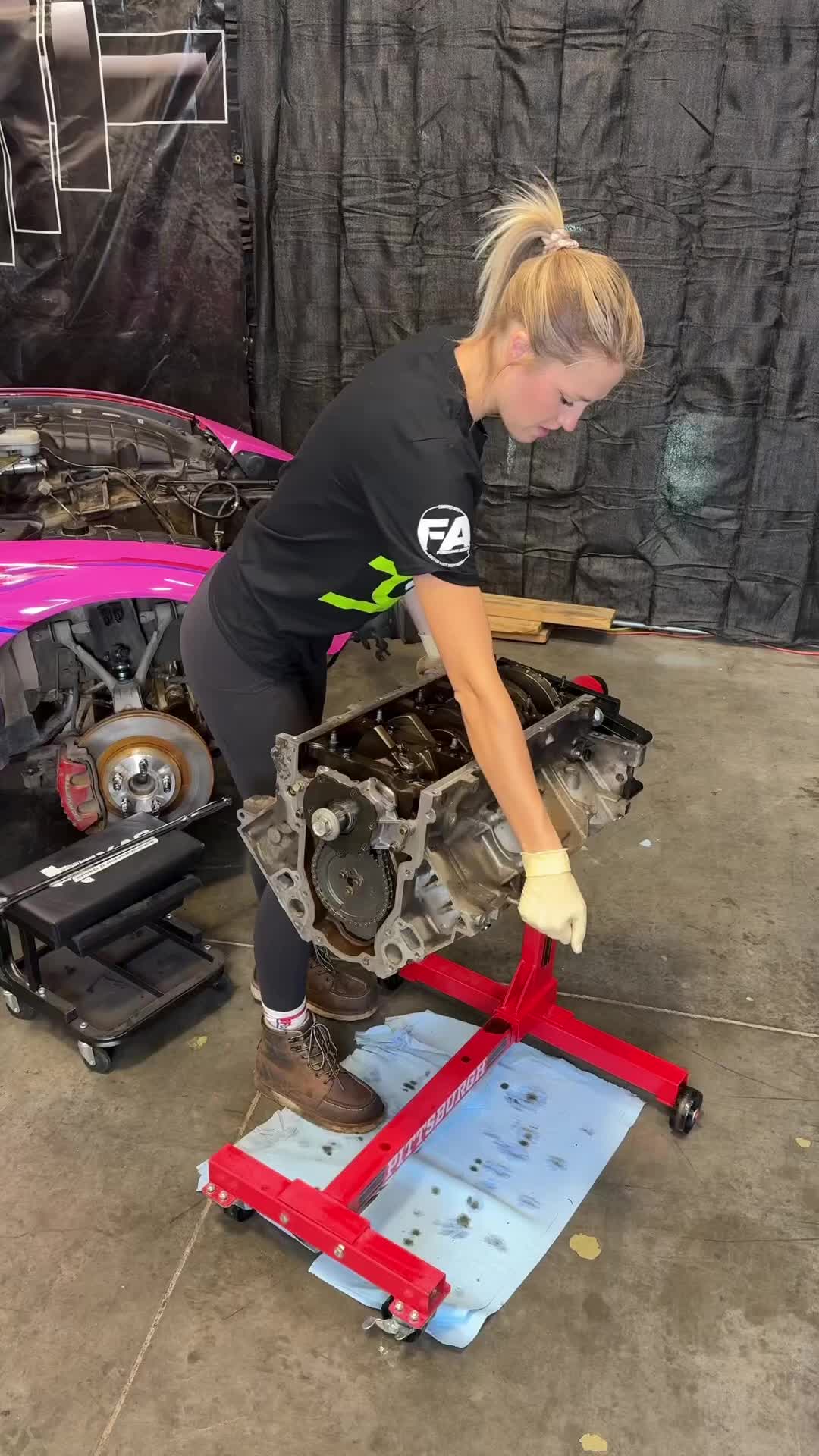 Manually turning an engine by hand