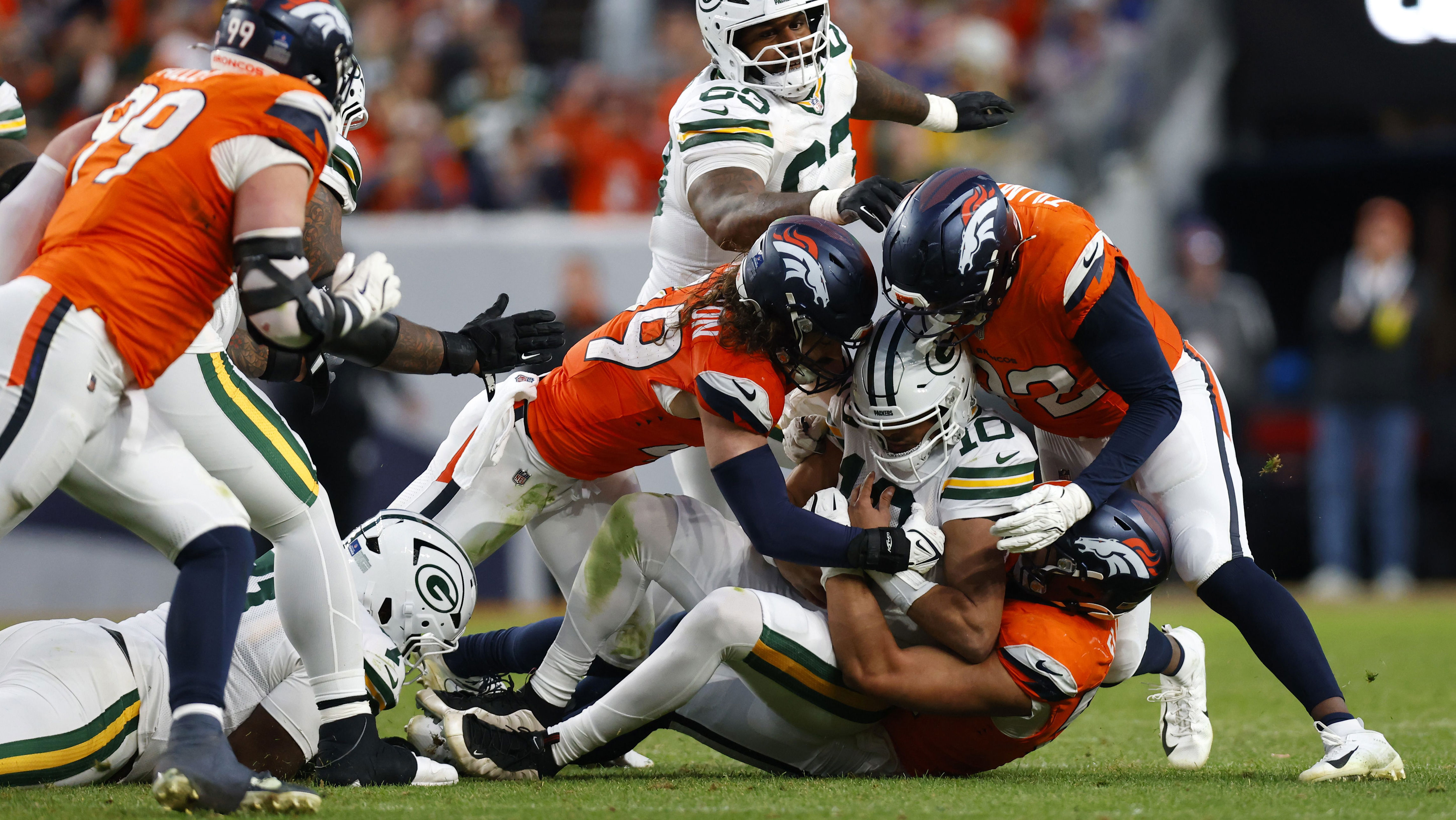 AFC West rival going after Broncos assistant coach for huge role