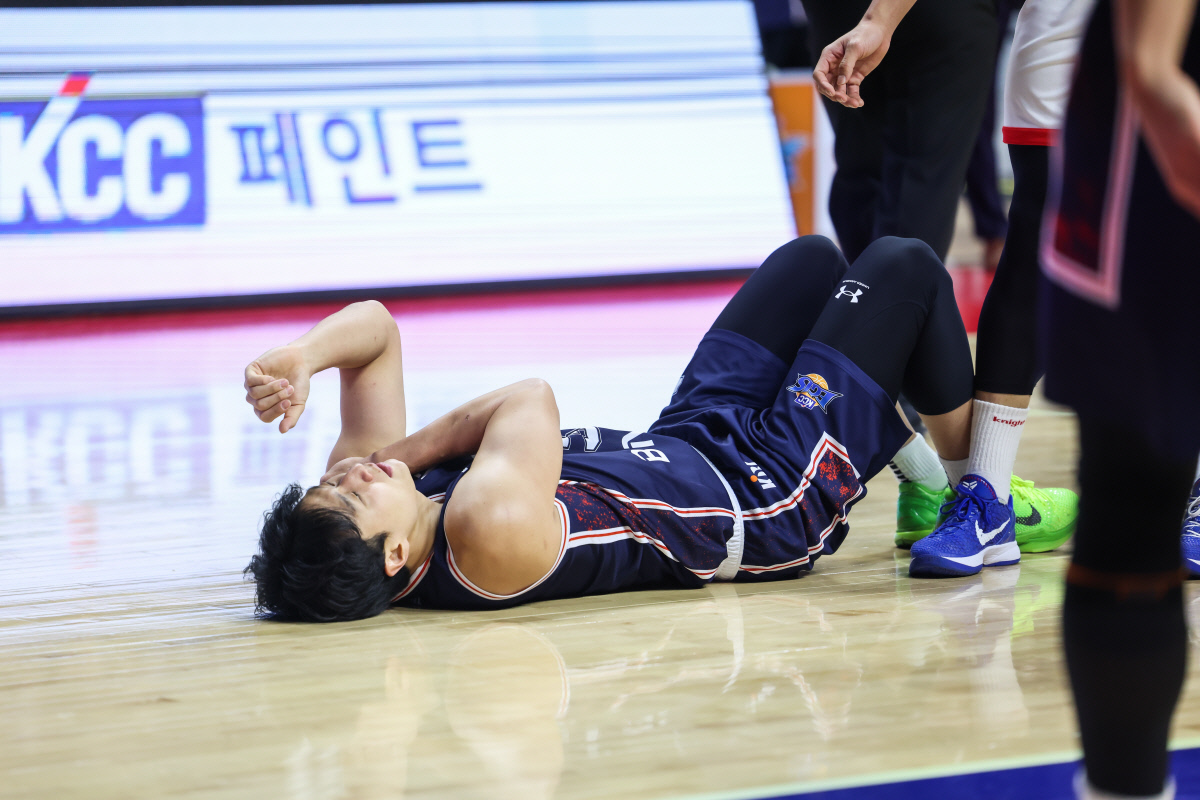 ‘비실비실’ KT·KCC, ‘기세등등’ 소노…봄농구 막차티켓, 아직 몰라요