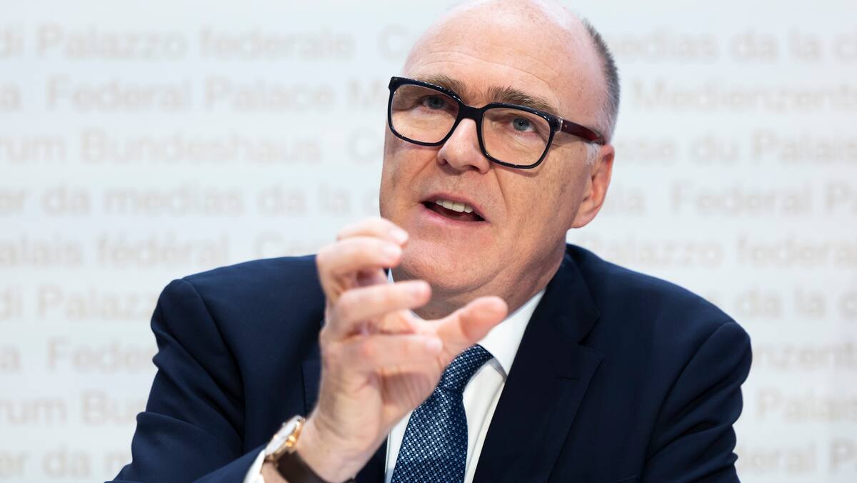 Bundesrat will für die Armee die Mehrwertsteuer erhöhen: Pfisters Plan ...