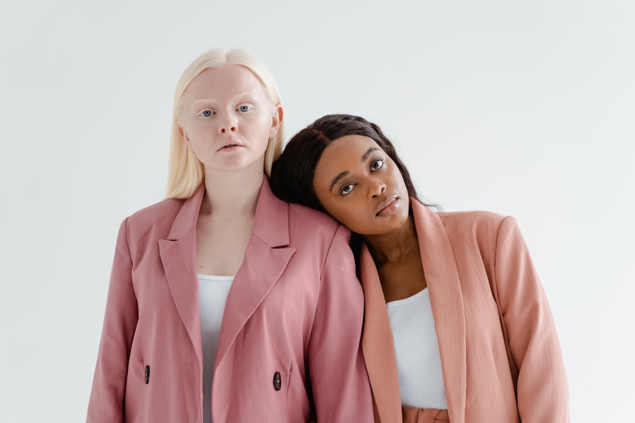 Neutral fashion or bold color outfits? A real color styling comparison ...