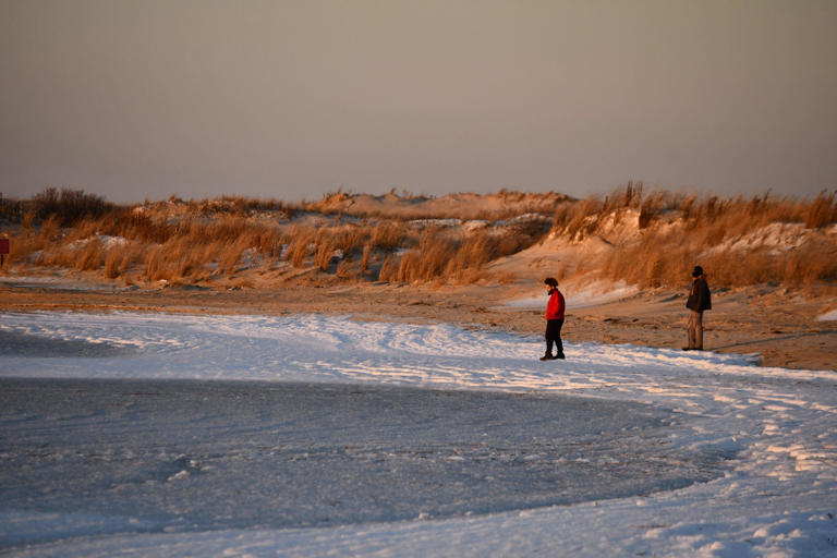 Does salt water freeze? When do you see ice on the ocean?