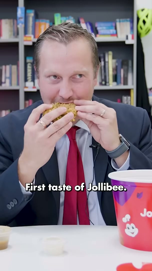 Brits try Jollibee for the first time!