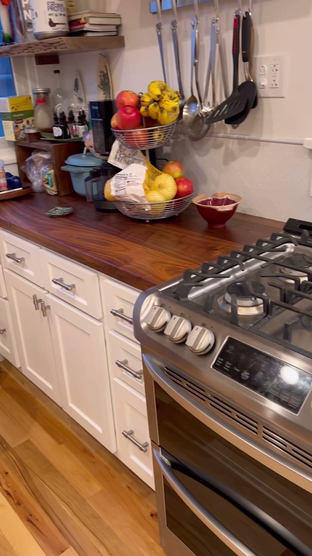 Amazing kitchen renovation - completed in 7 days! #diy #woodworking # ...