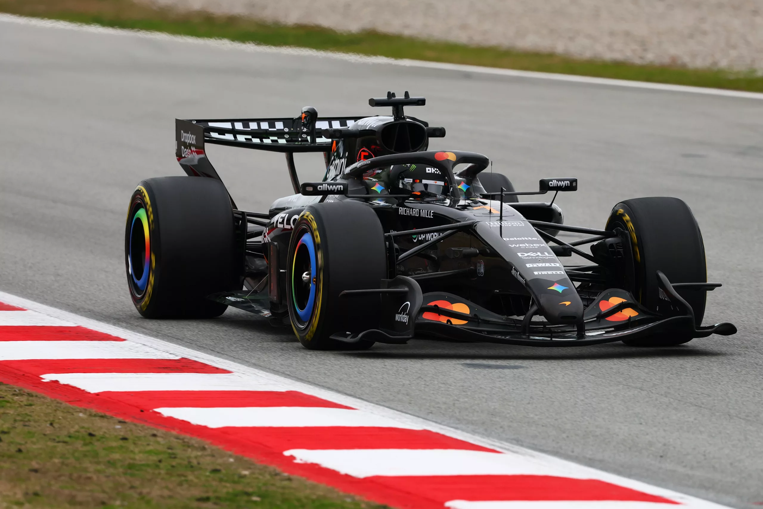 Test F1 Barcellona, day 3: Mercedes schiacciasassi, si vede McLaren