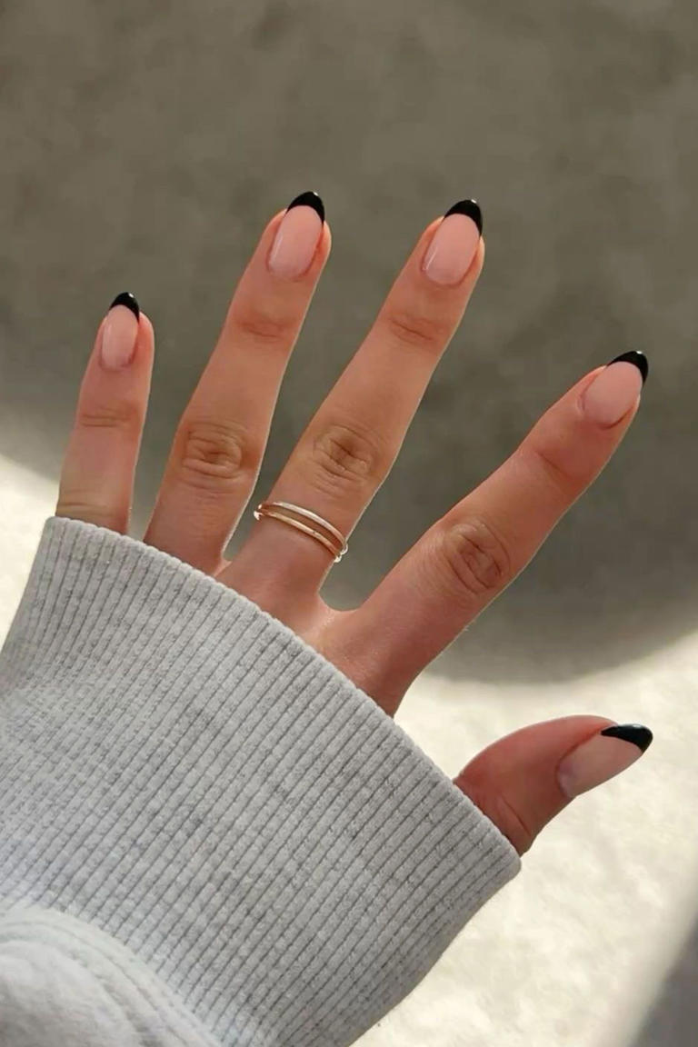 Uñas french negras: el manicure sensual y elegante que domina 2026