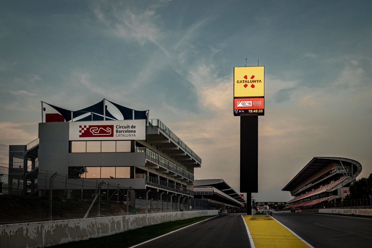 F1 fans go wild over 'white smoke' testing rumour at Barcelona