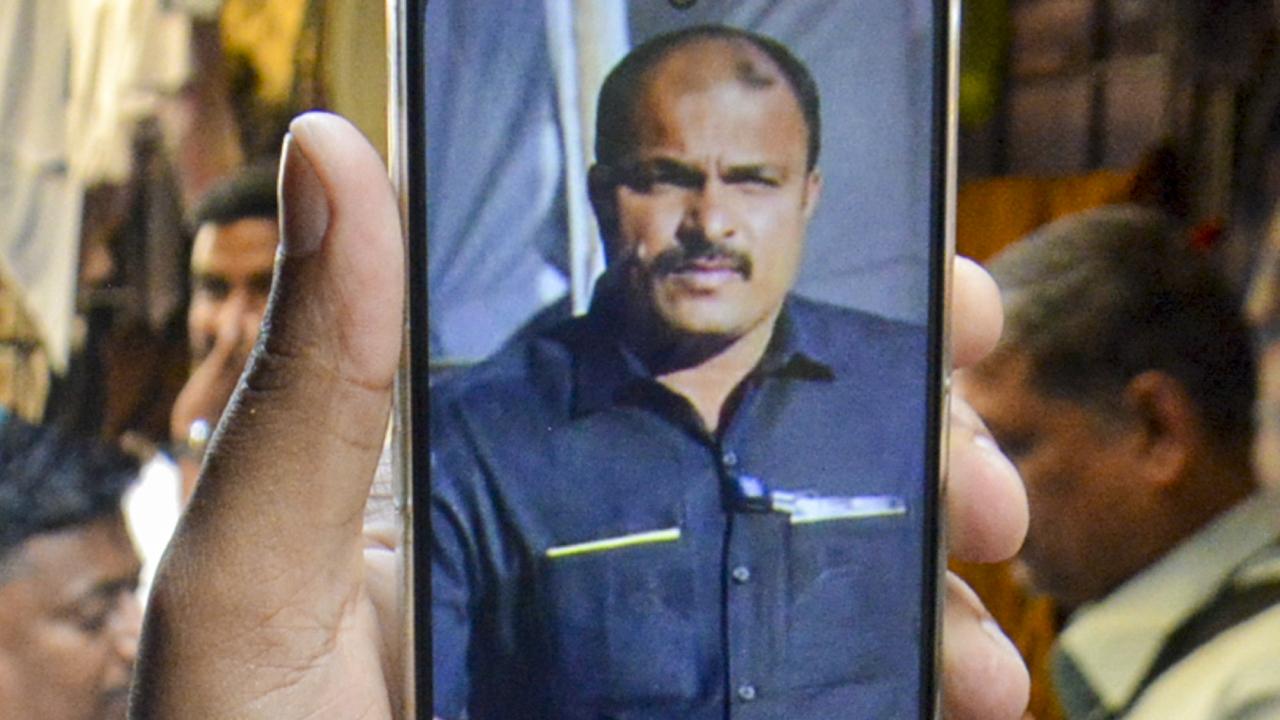 Mumbai Police pays tribute to Vidip Jadhav, Ajit Pawar's PSO, killed in ...