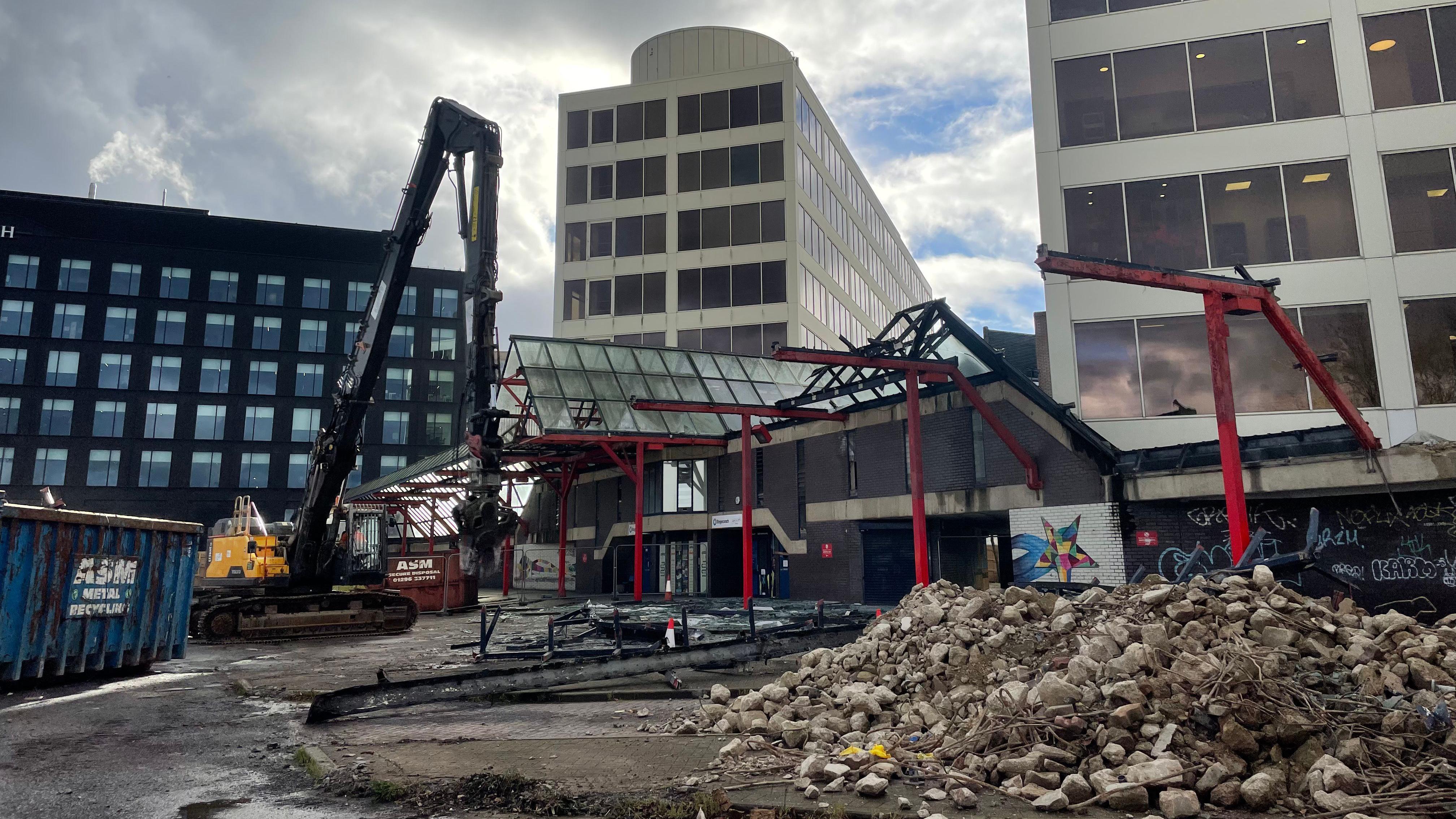 'Long overdue' demolition begins on bus station