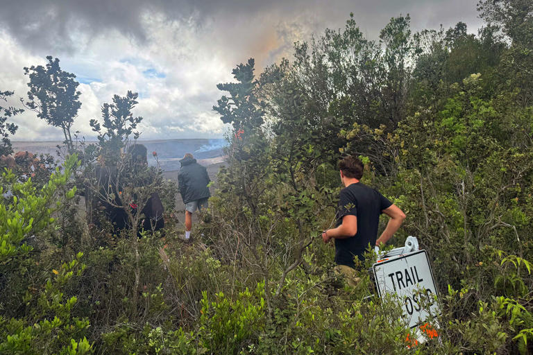 Massive eruption launches rock storm in Hawaii Volcanoes National Park
