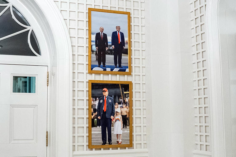 Trump hangs picture of himself and Putin in the White House