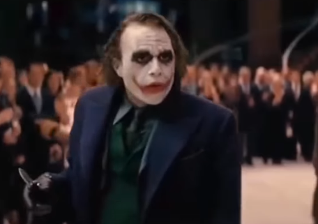 Heath Ledger lambia os lábios para evitar que a prótese da cicatriz ...
