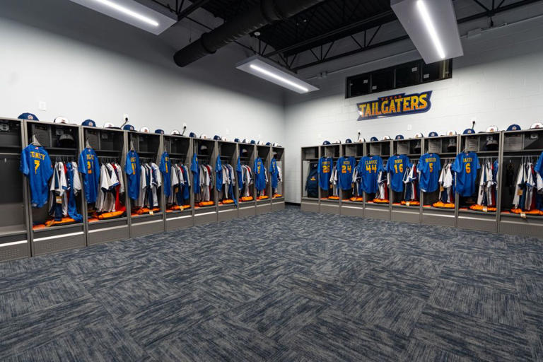 Savannah Bananas unveil new locker room facility