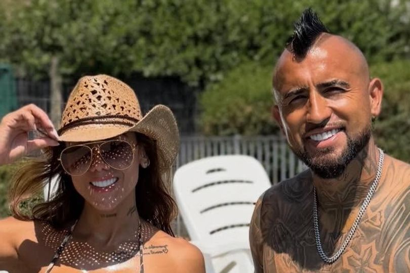 Barcelona icon's WAG flaunts amazing six-pack after he cheated on ex ...