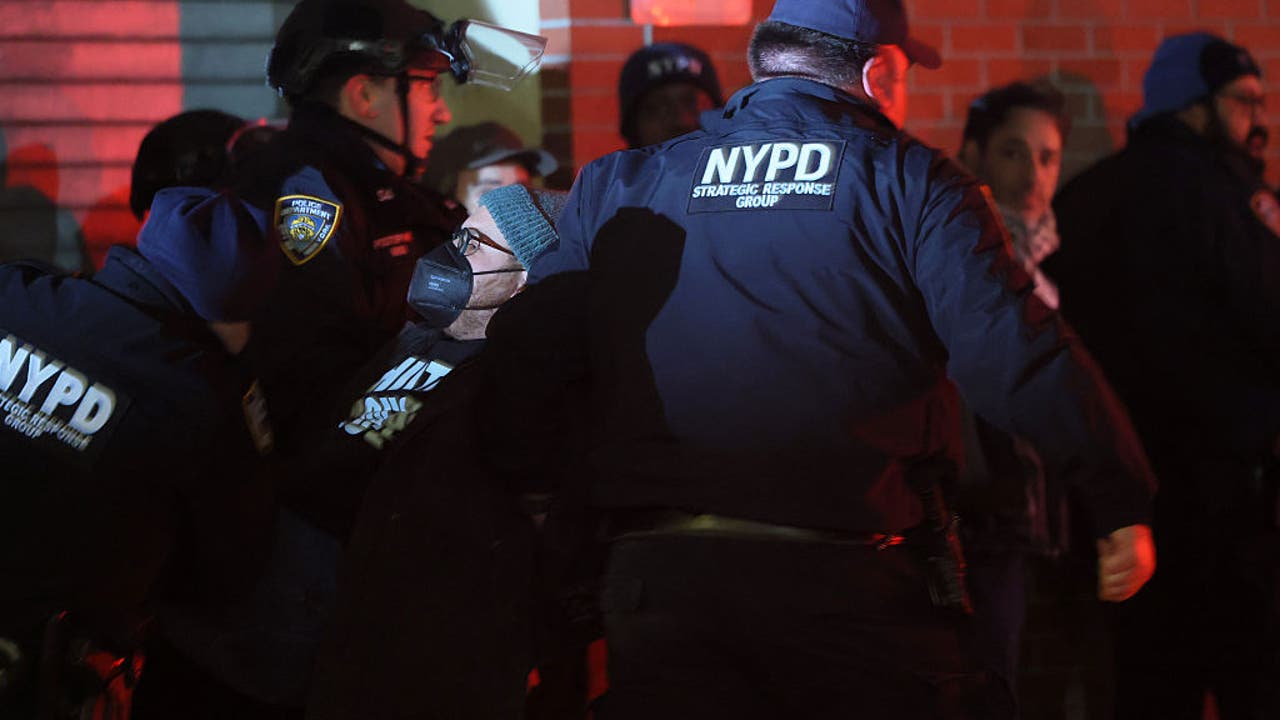 Over 60 people arrested during anti-ICE protest inside Hilton lobby ...