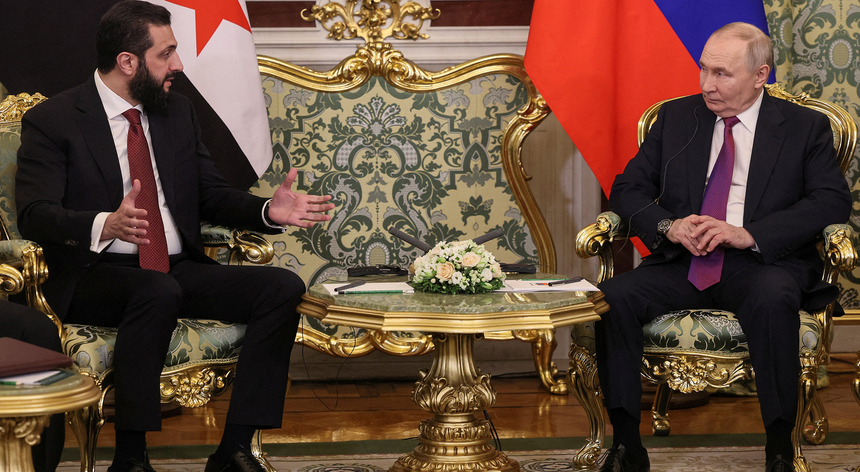 Al-Sharaa reúne-se com Putin após retirada de tropas russas do nordeste ...