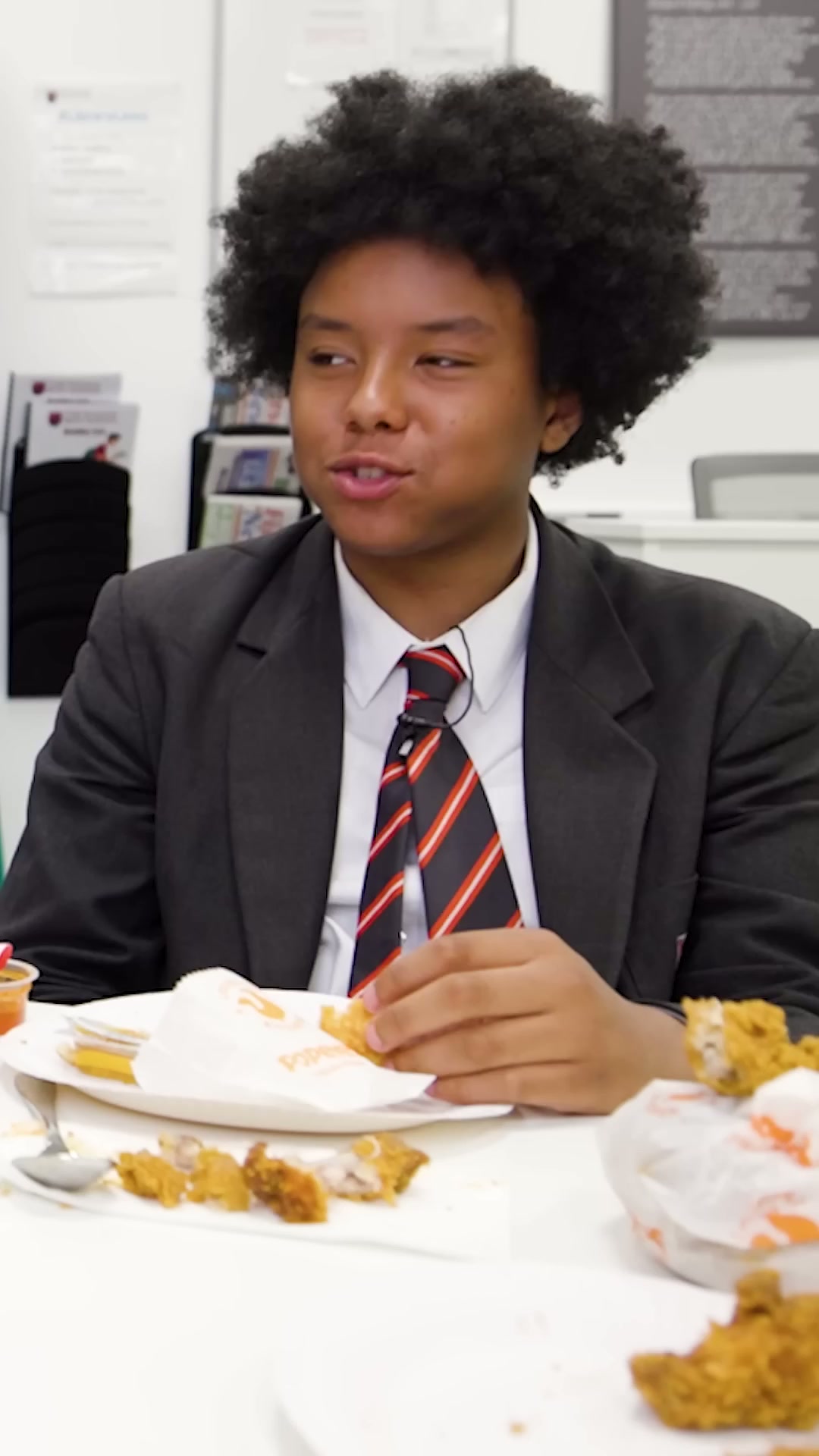 British students try Popeyes biscuits & honey for the first time! 🇬🇧🇺🇸