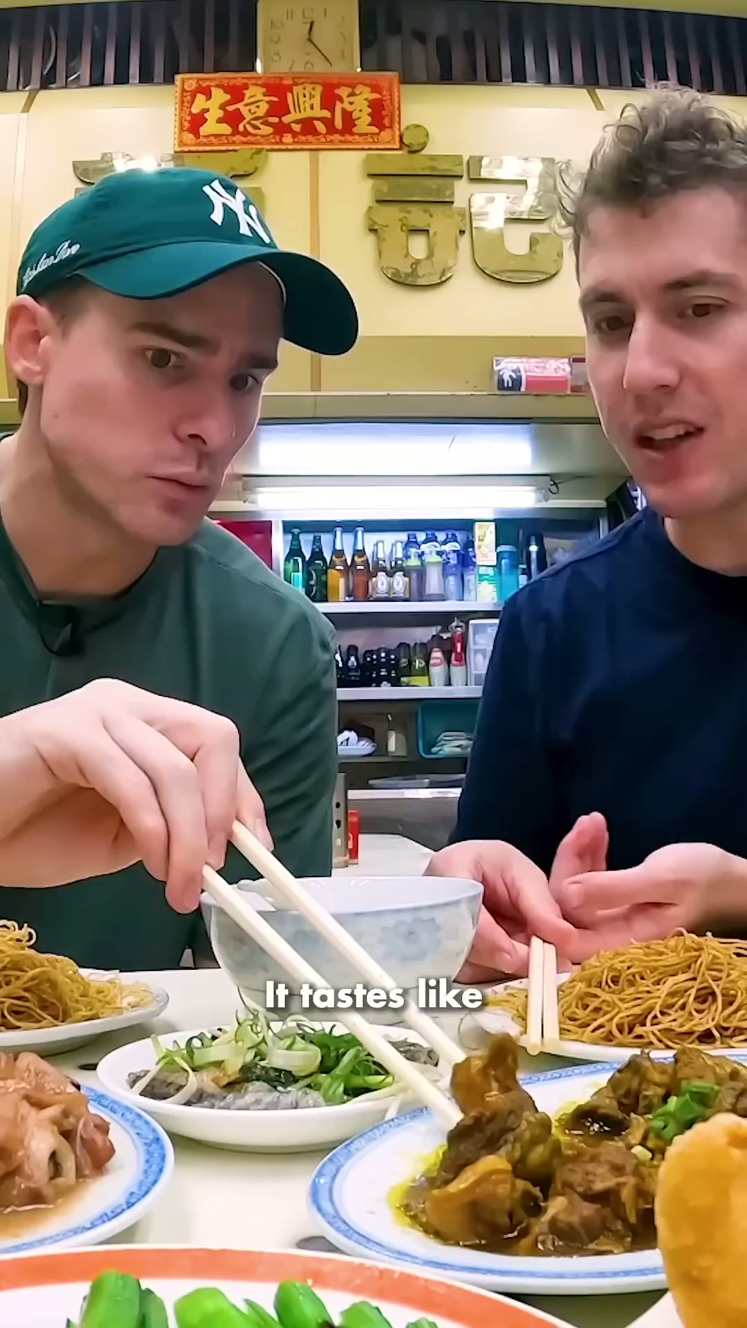 Michelin street food noodles in Macau: Wontons, soup & surprises!